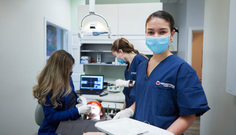 Dental Assisting Program in Chicago | Midwestern Career College